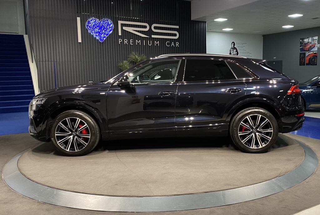 AUDI Q8 55 TFSI QUATTRO BLACK LINE - RS Premium Car | Venta de coches de alta gama