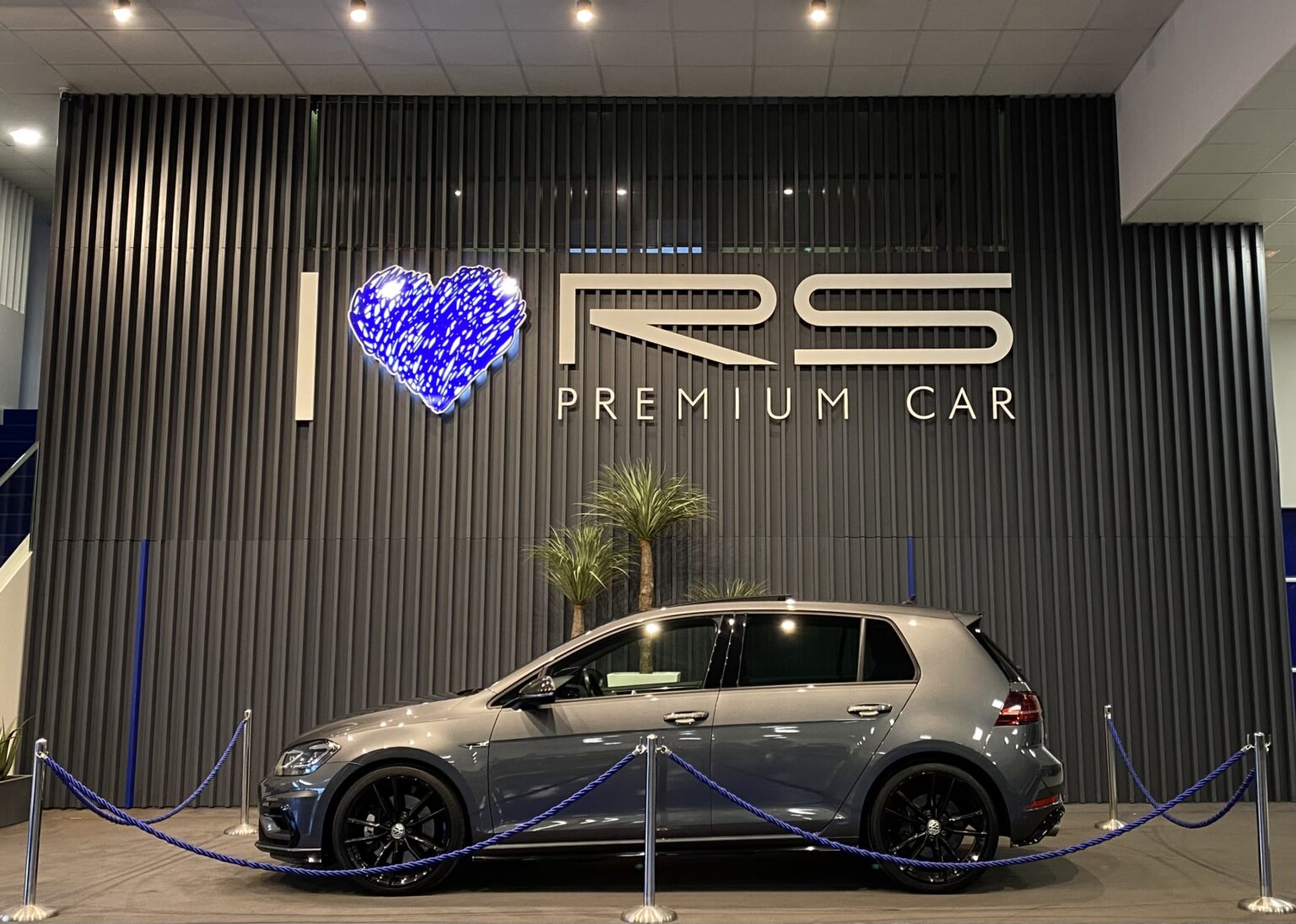 VOLKSWAGEN GOLF R - RS Premium Car | Venta de coches de alta gama